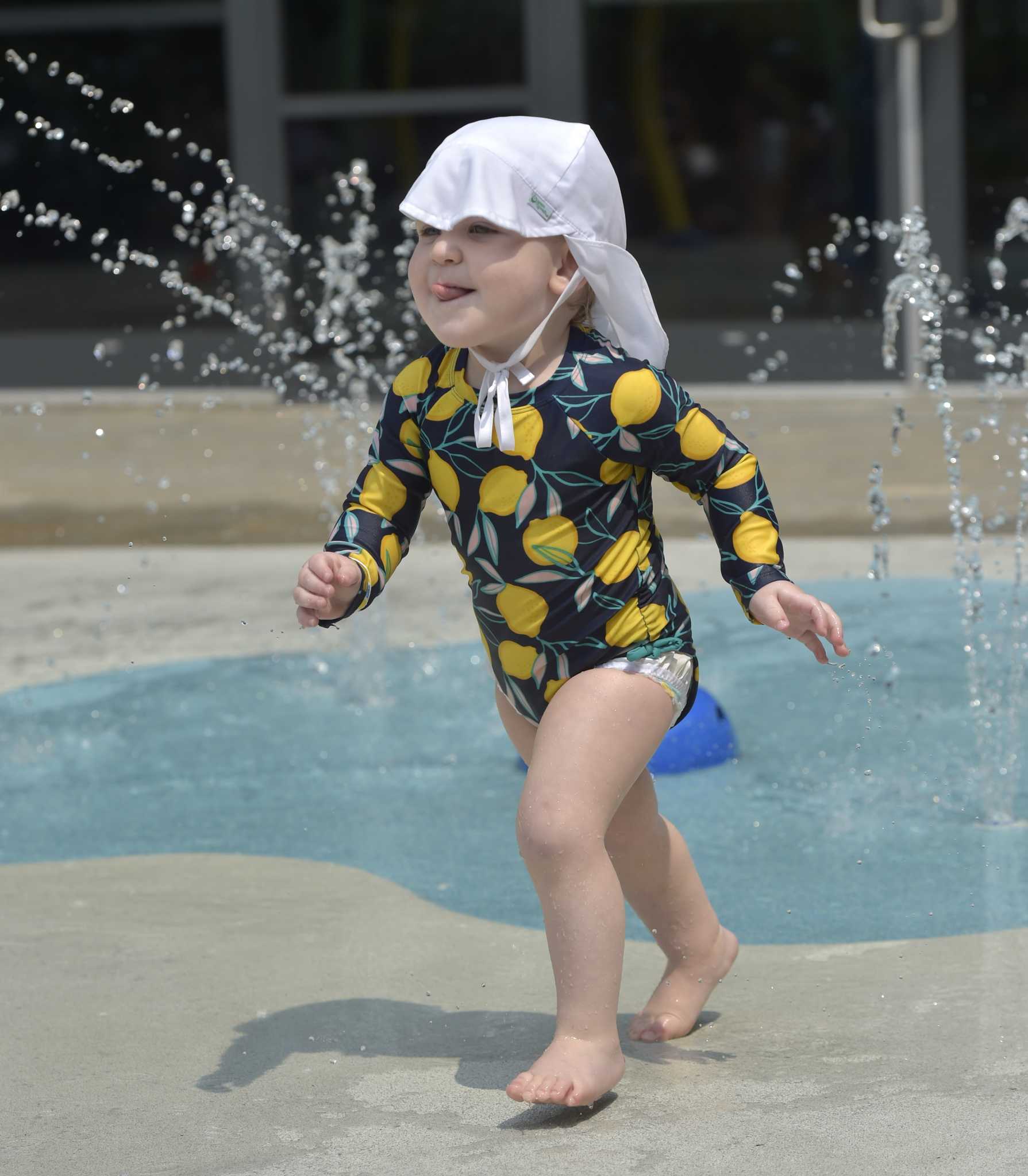 Photos: Ridgefield kids, parents stay cool in Spray Bay