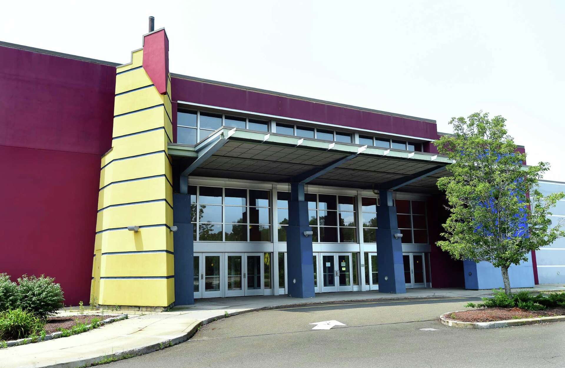 Developer presents plans for former Branford Regal multiplex theater