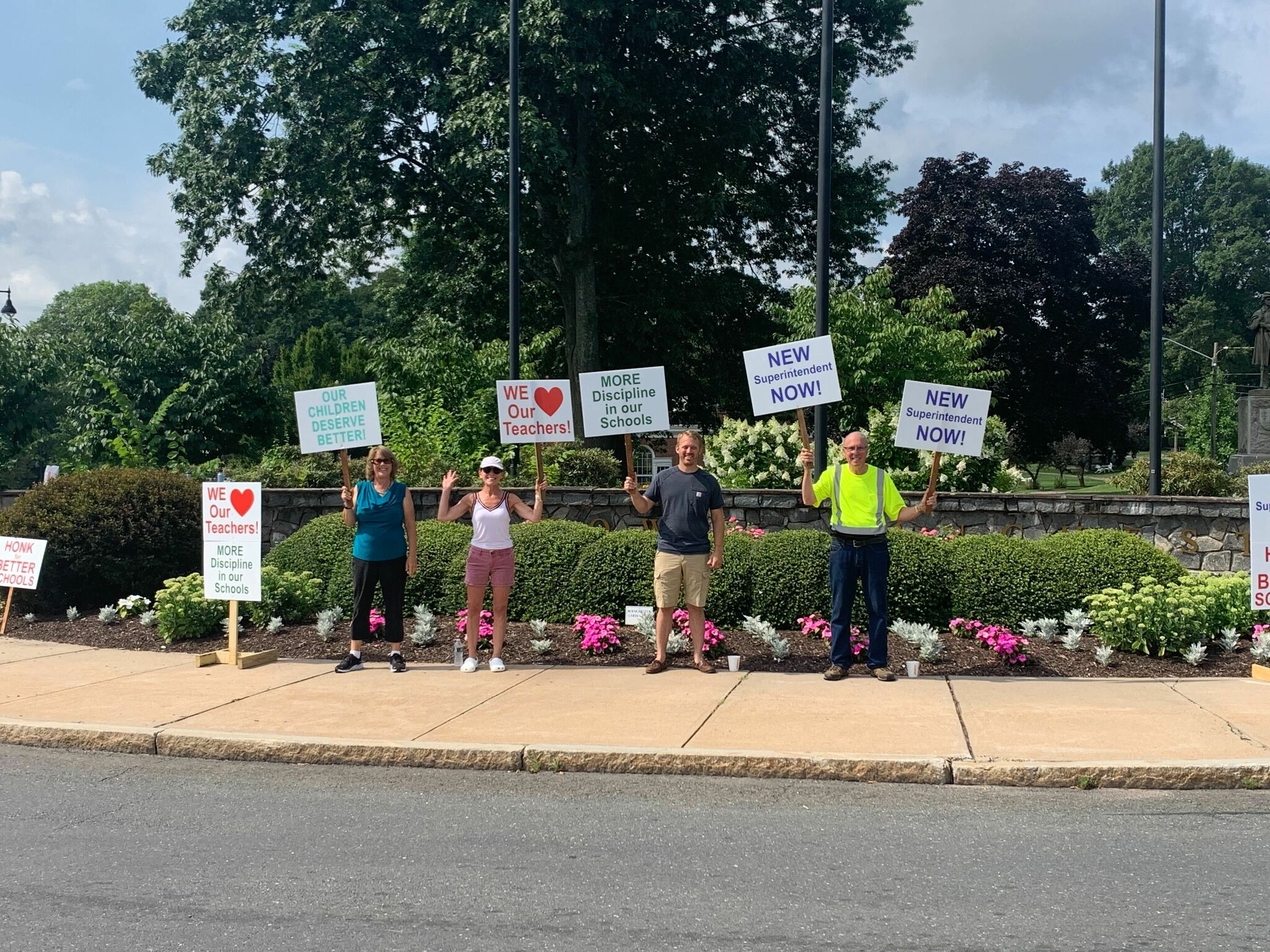 Manchester Republicans picket against Superintendent Geary