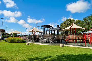 7 must-visit parks Katy has for free fun for kids and dogs