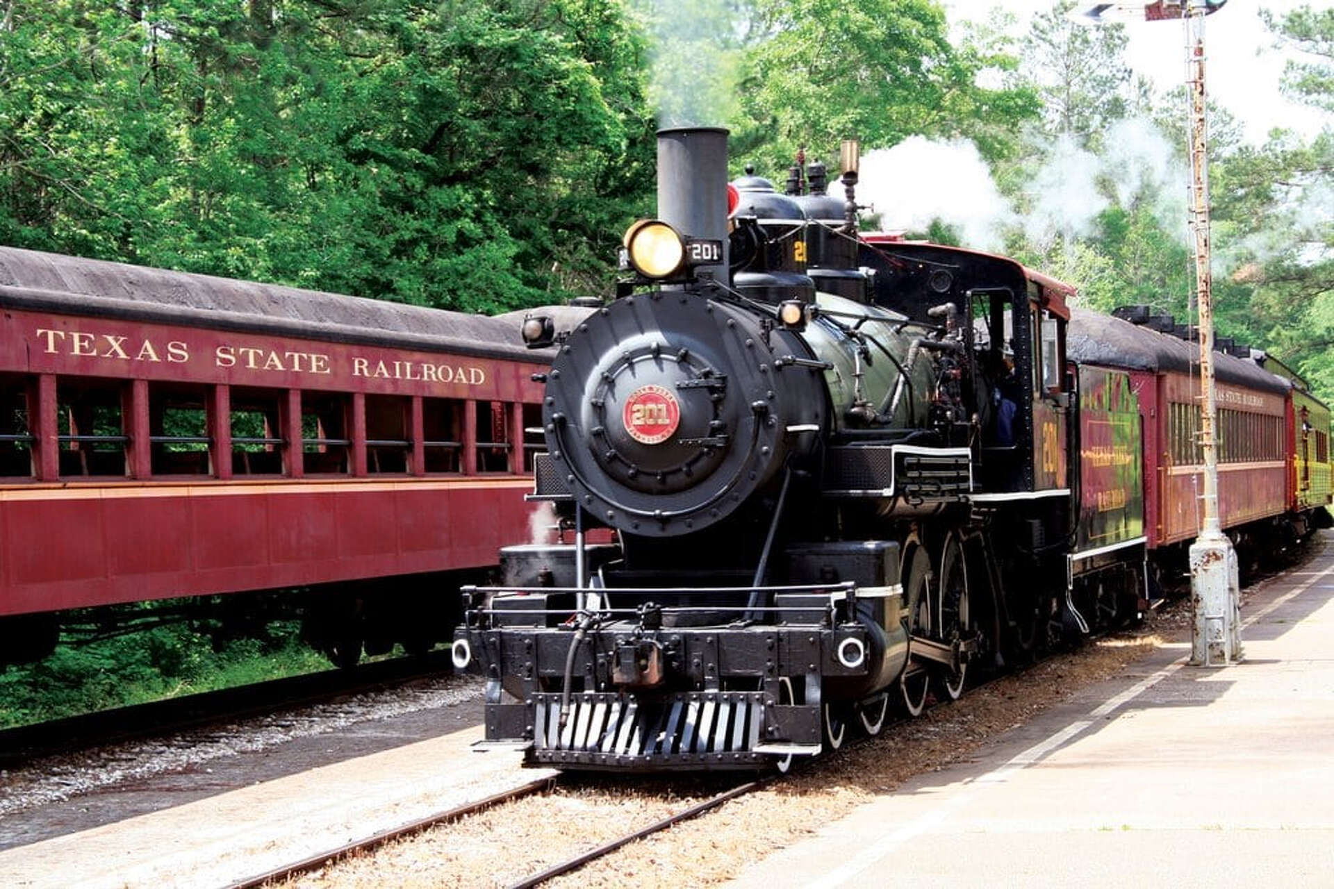 The best train rides in Texas offer rides of a lifetime