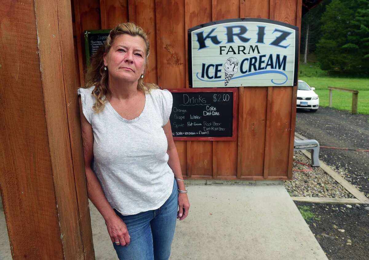 Bethany ice cream shop's signs in Woodbridge ignite zoning debate
