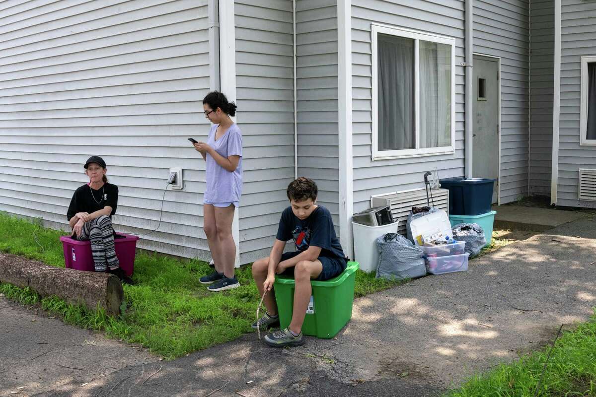 Migrants arrive at Rotterdam motel as officials decry NYC silence