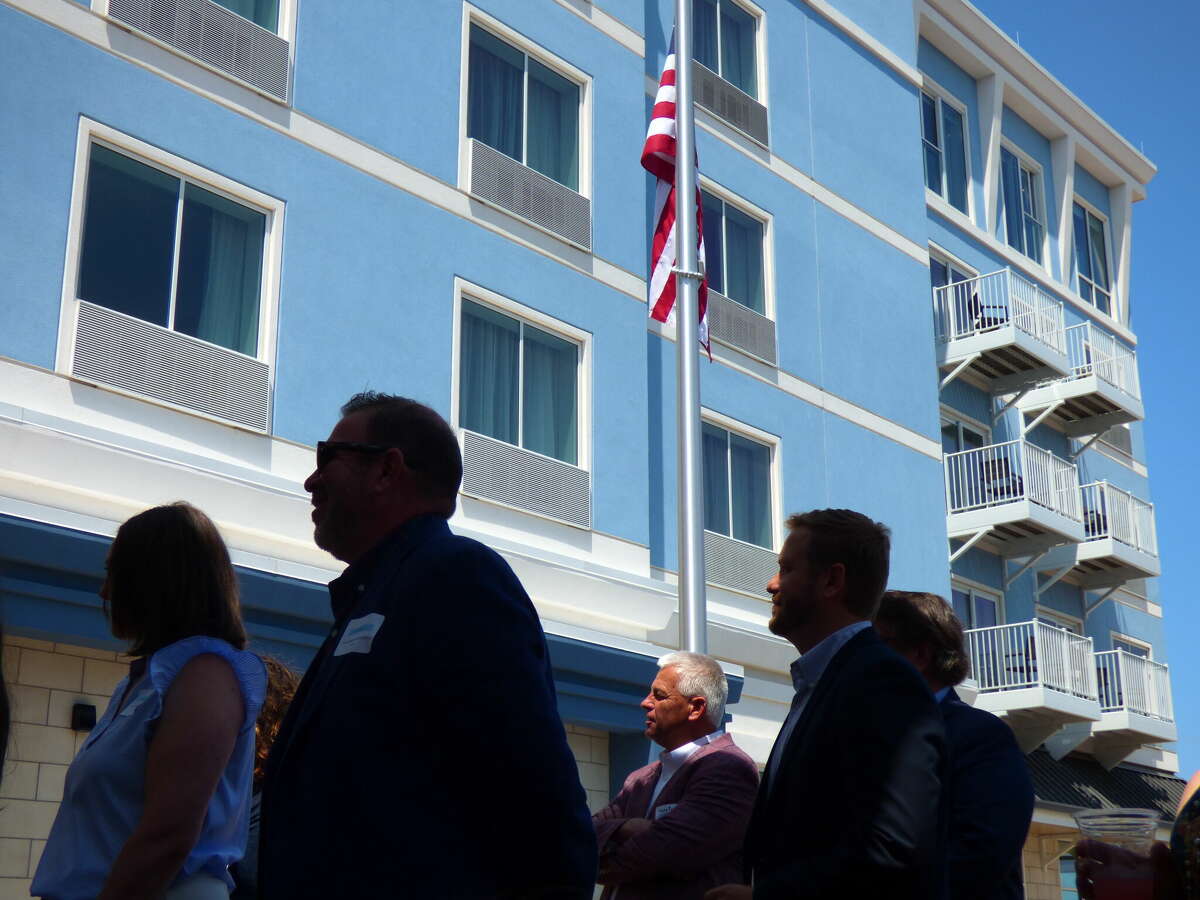 Hampton Inn & Suites now open for guests in Manistee