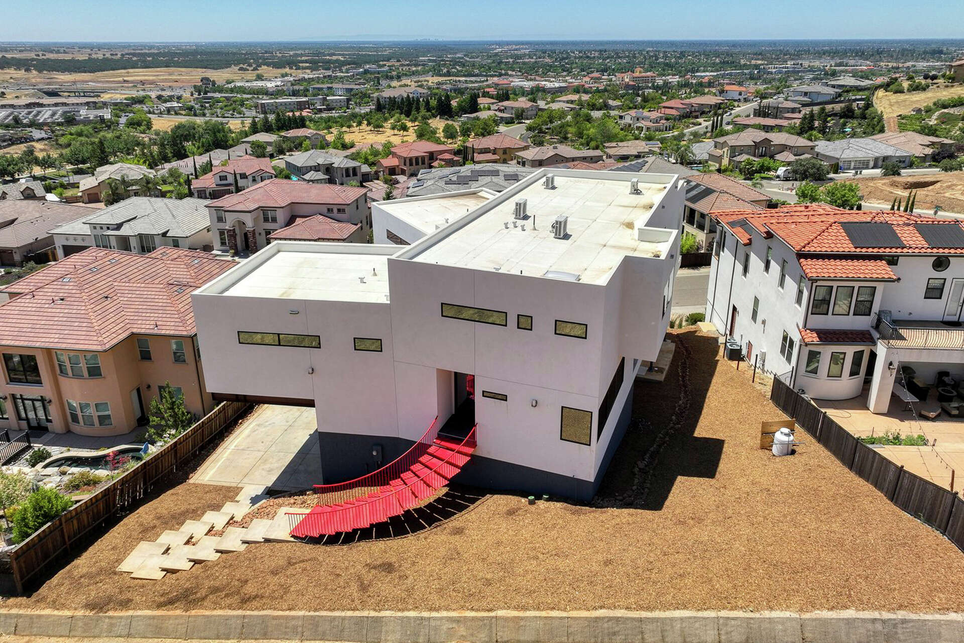 Extravagant California 'space ship' home hits the market