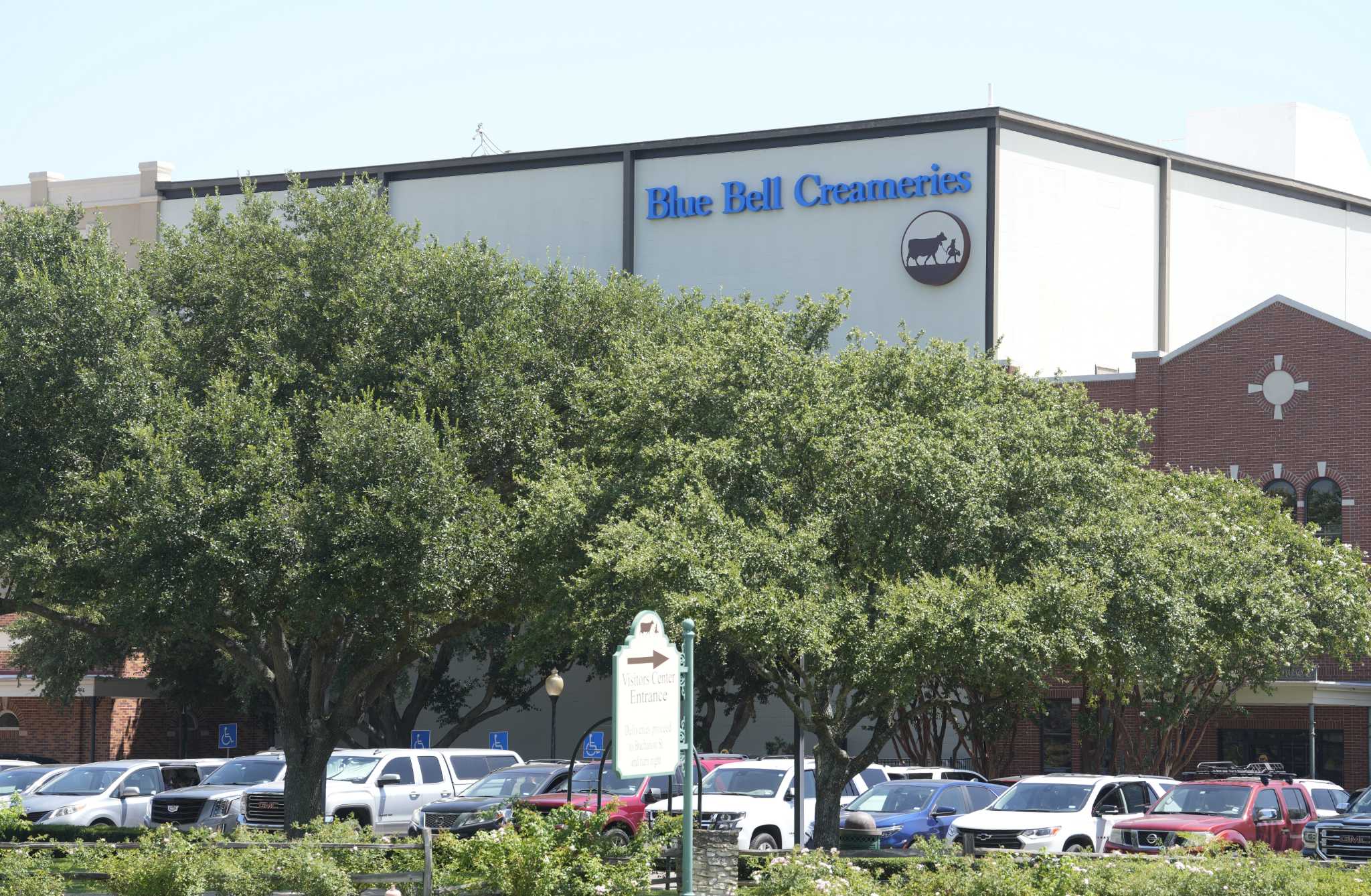 Blue Bell CEO to step down after 43 years at ice cream company