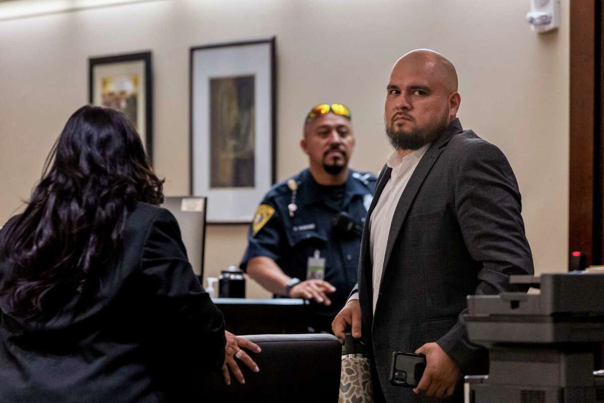 Teen accuser of Tejano star Jesse Farias Jr. collapses in court