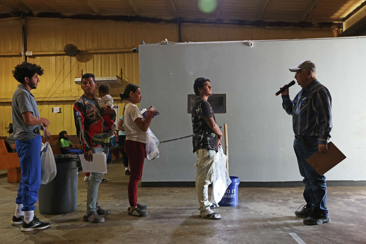 Texas treatment of migrants at border draws DOJ attention