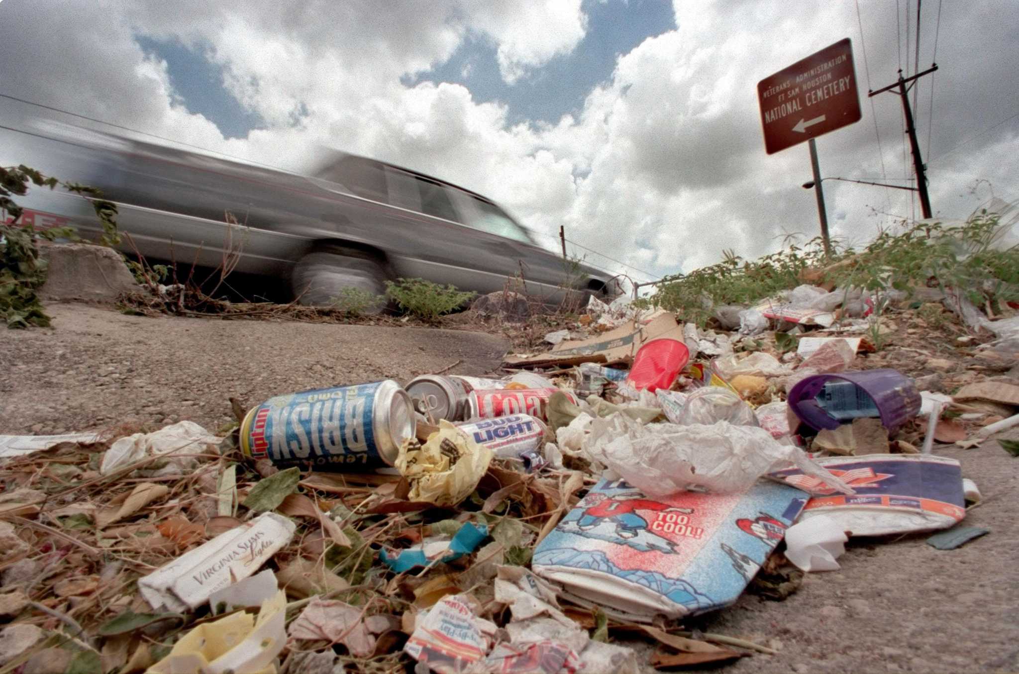 'Don't Mess with Texas' is lost in the litter on San Antonio roadways