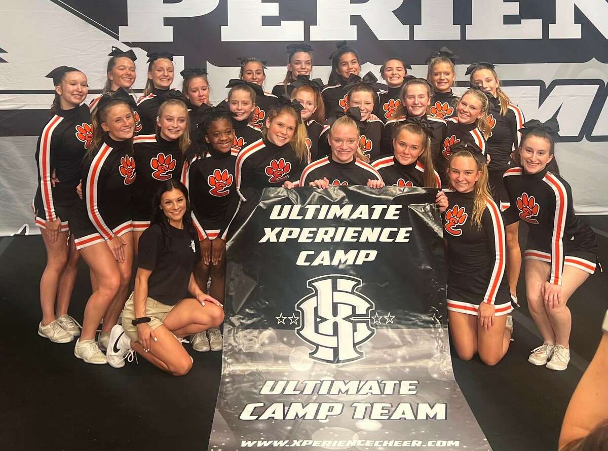 EHS cheerleaders earns Ultimate Camp Team award