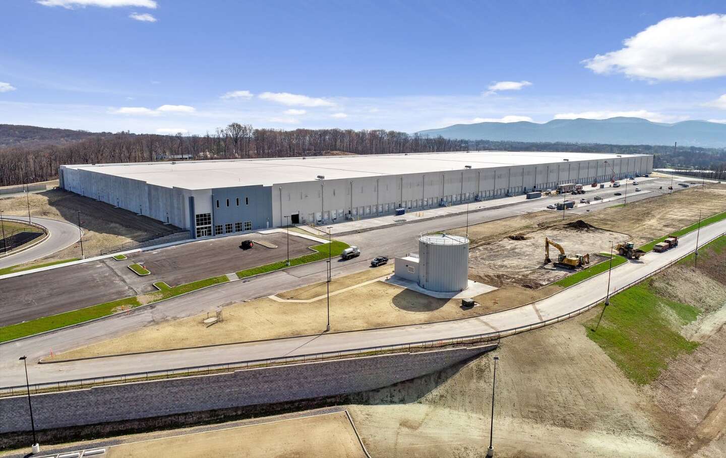 Tesla plans distribution center in Orange County near Newburgh Mall