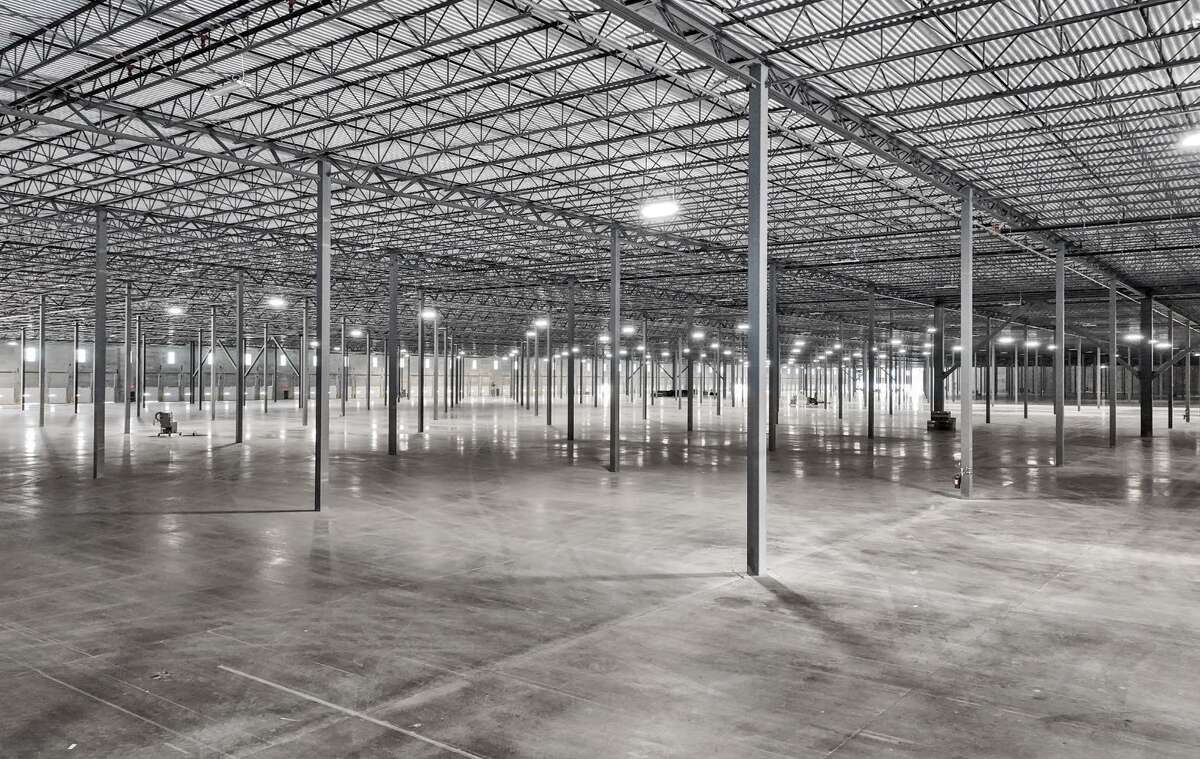 Tesla plans distribution center in Orange County near Newburgh Mall