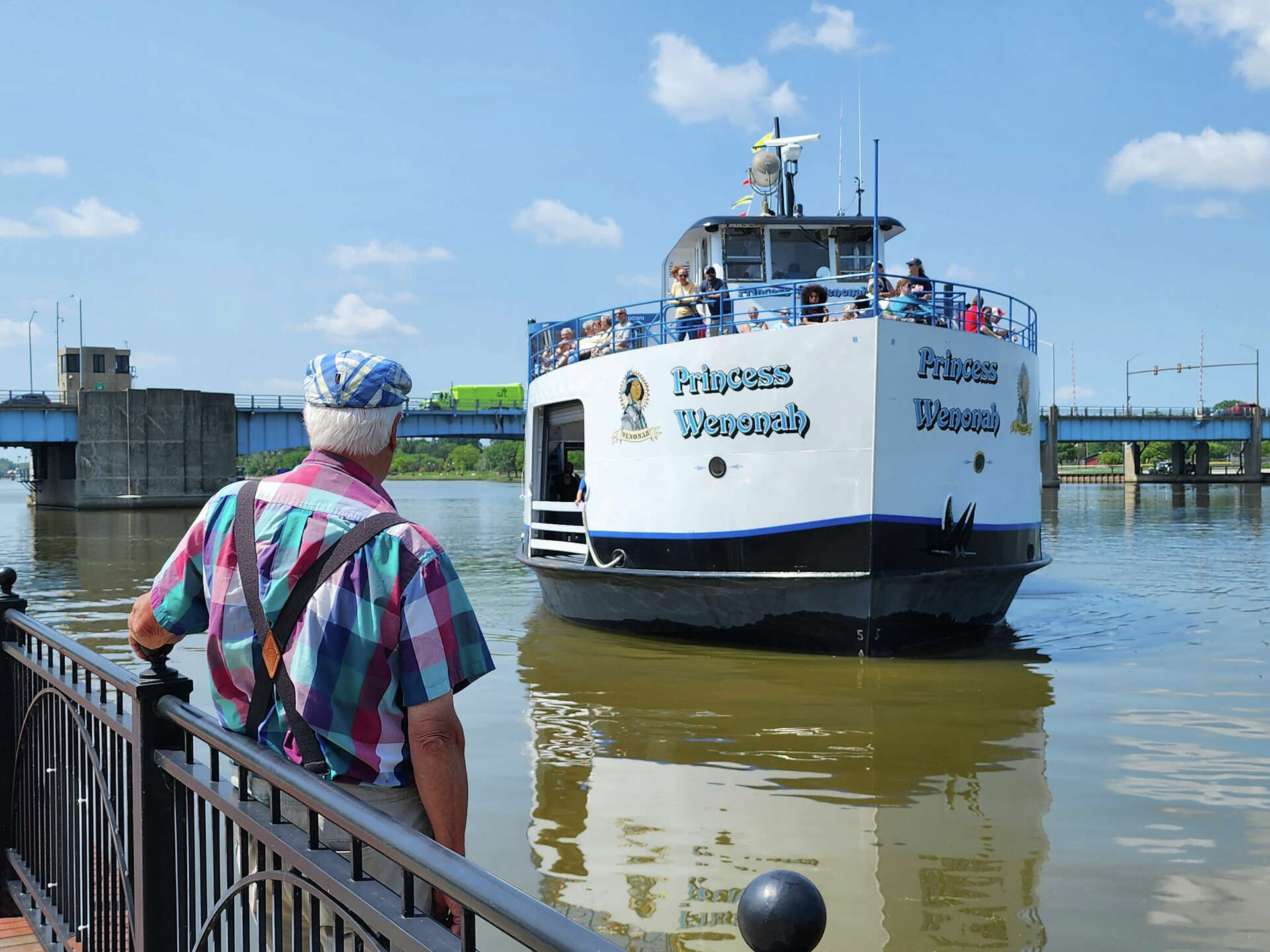 Bay City Boat Lines brings beer and music to the Saginaw River