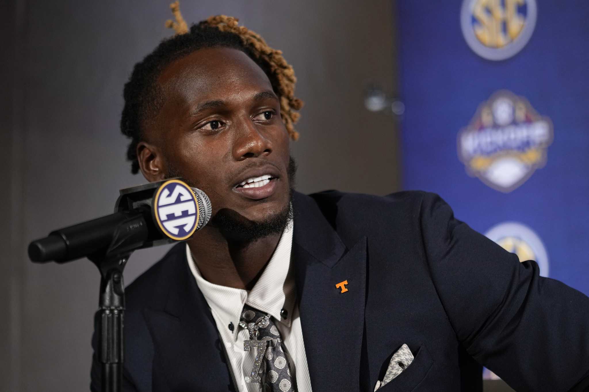 SEC football: A tale of two quarterbacks at Tennessee, South Carolina