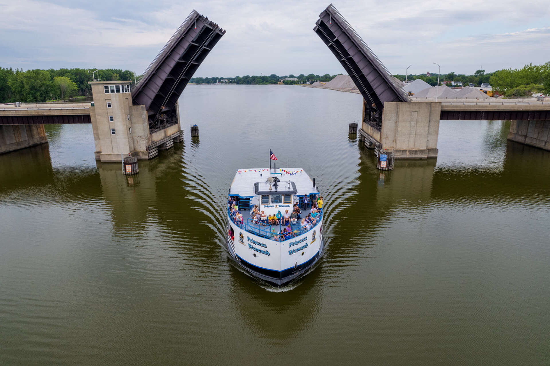 Bay City Boat Lines brings beer and music to the Saginaw River