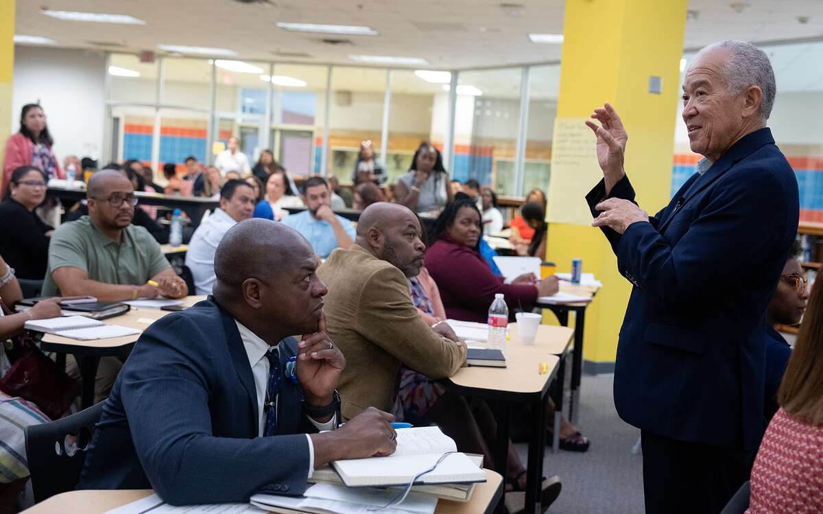 Mike Miles’ HISD makeover goes beyond the Zoom room (Editorial)
