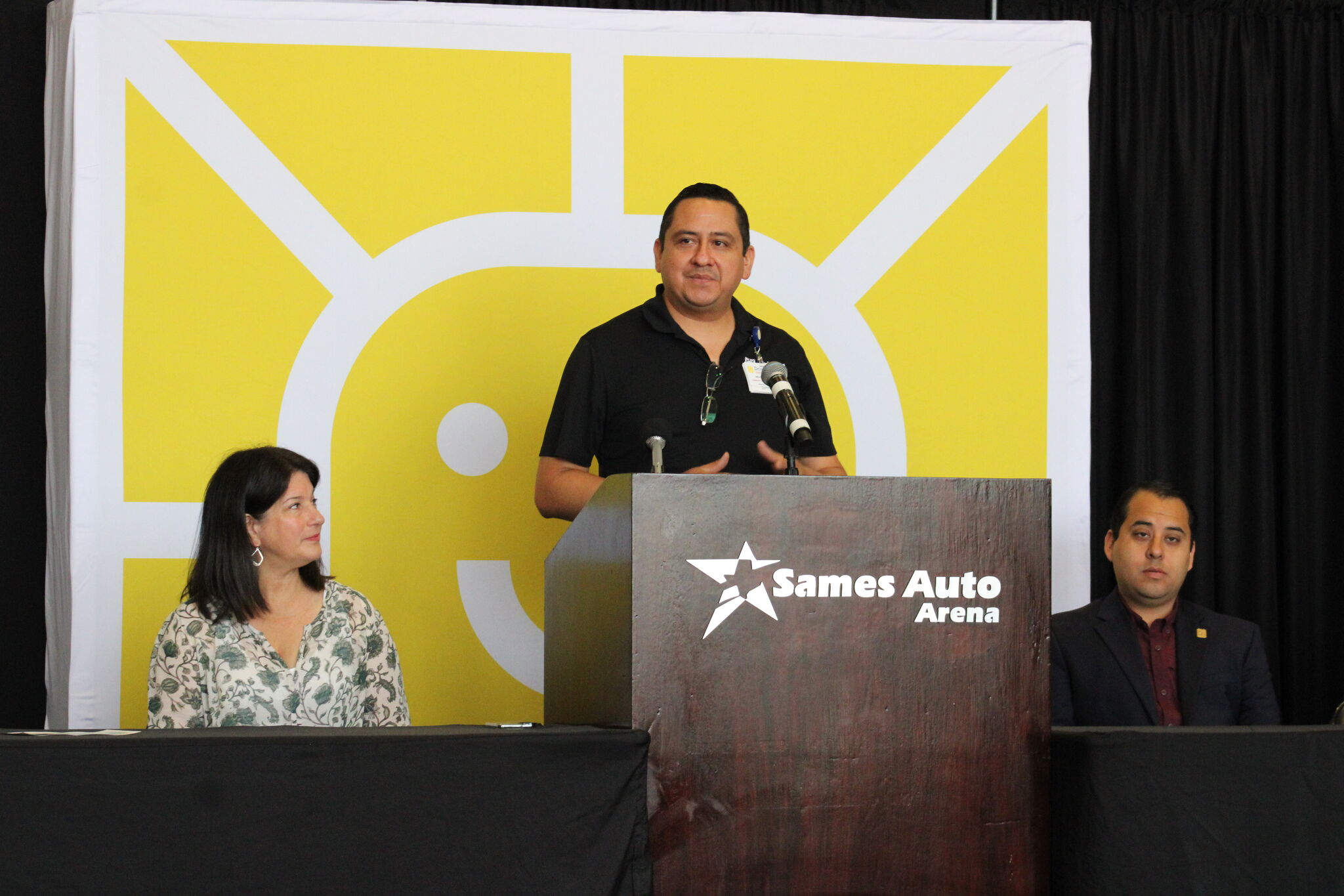 A thousand backpacks to be given to Laredo kids at Sames Auto Arena