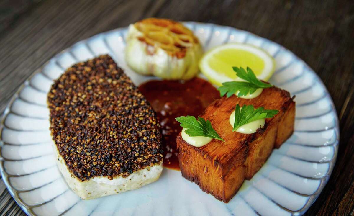 Navy Blue Houston review: A seafood restaurant with immaculate style