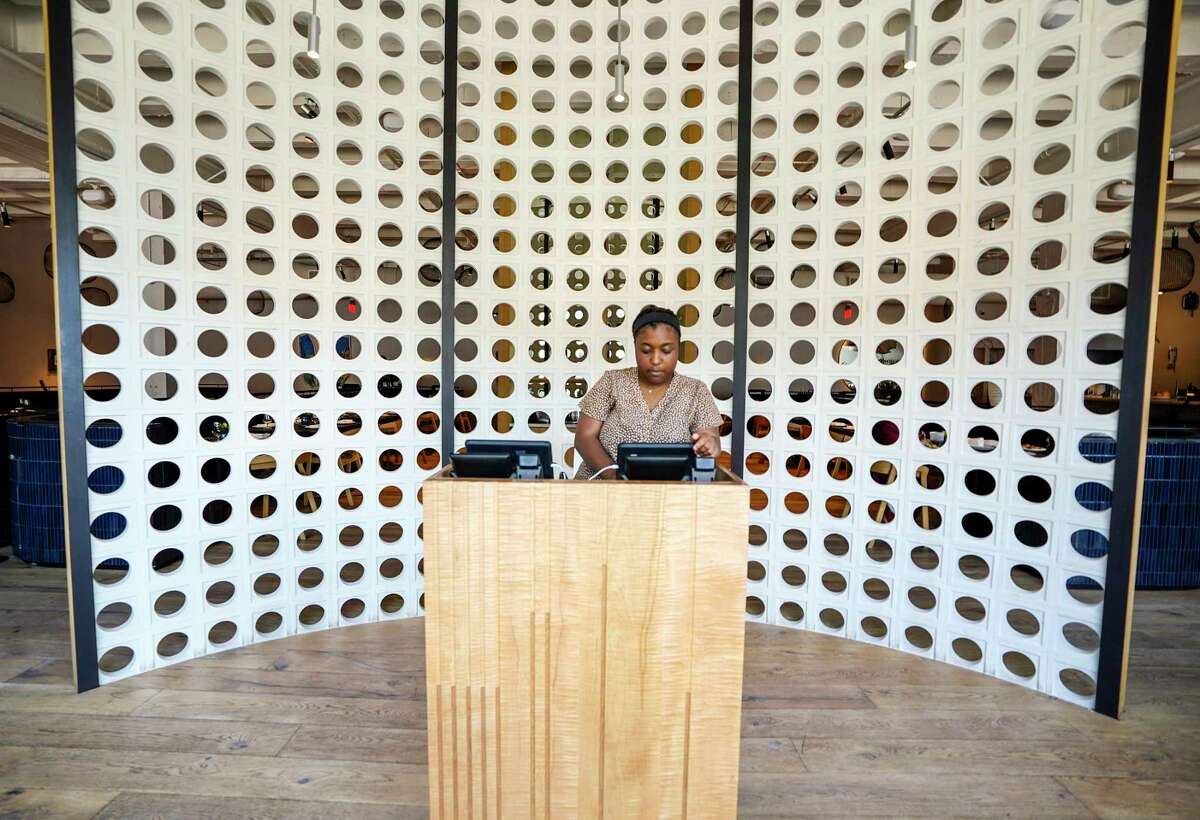 Navy Blue Houston review: A seafood restaurant with immaculate style