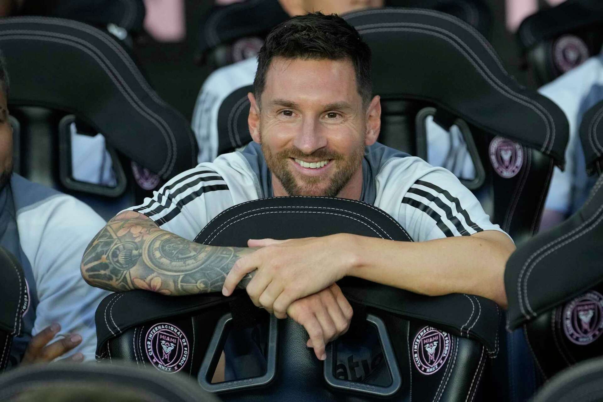Lionel Messi scores sensational game-winner in Inter Miami debut