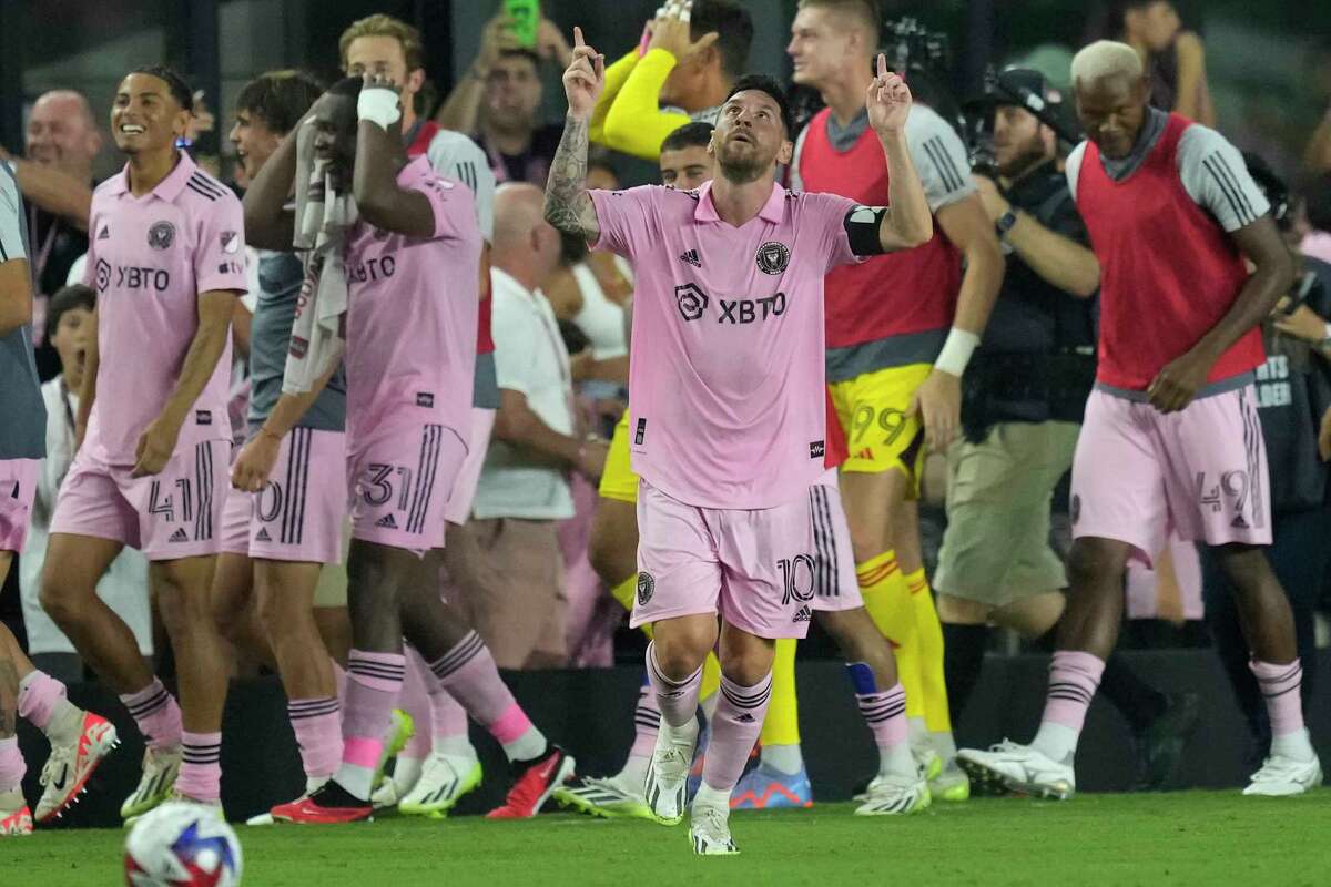 Lionel Messi scores sensational game-winner in Inter Miami debut