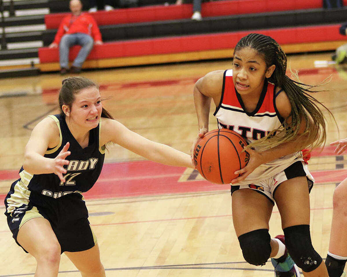 Proctor does it all as 'floor general' for the Redbirds