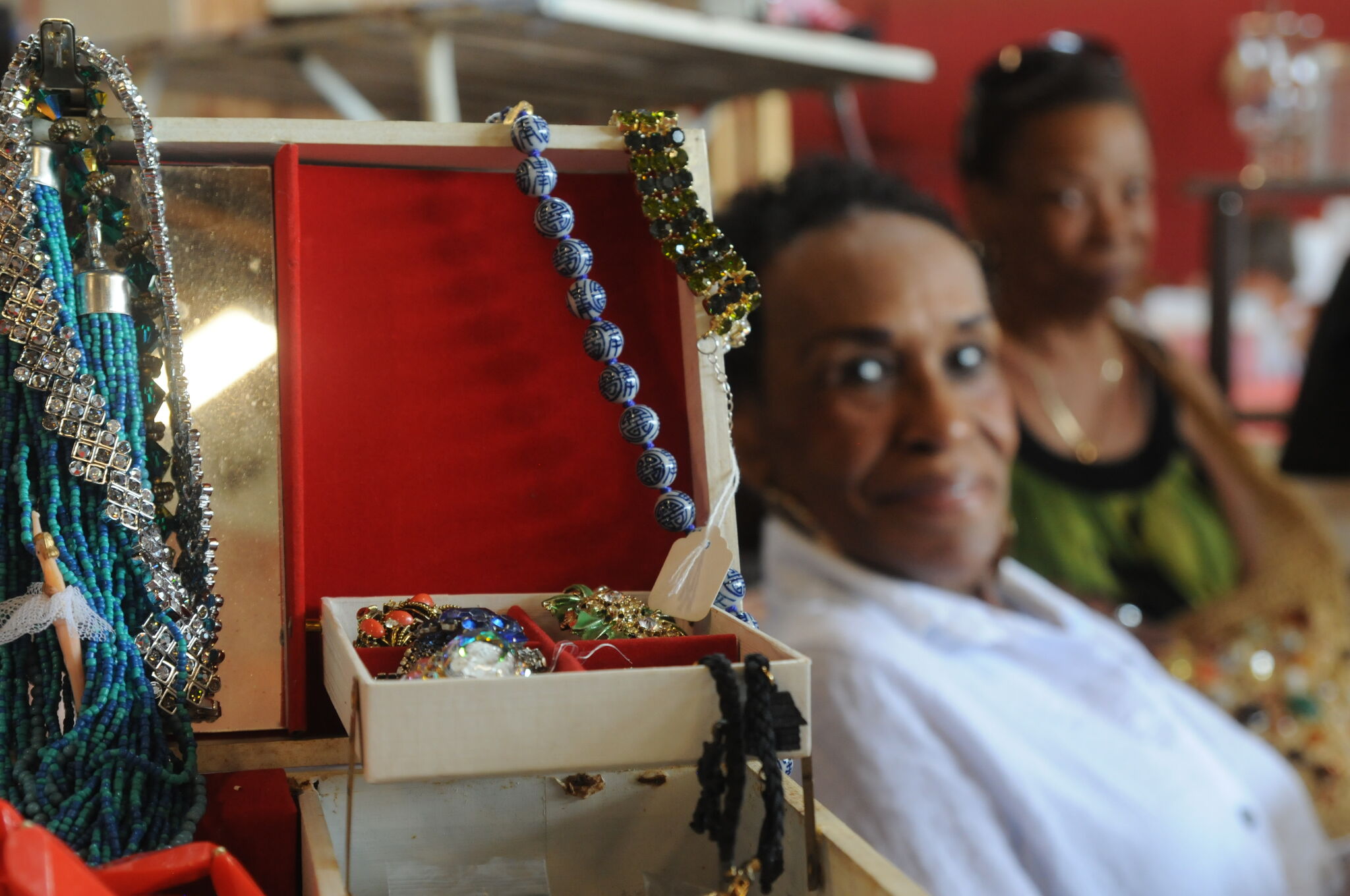 Flea market fans flock to Grafton
