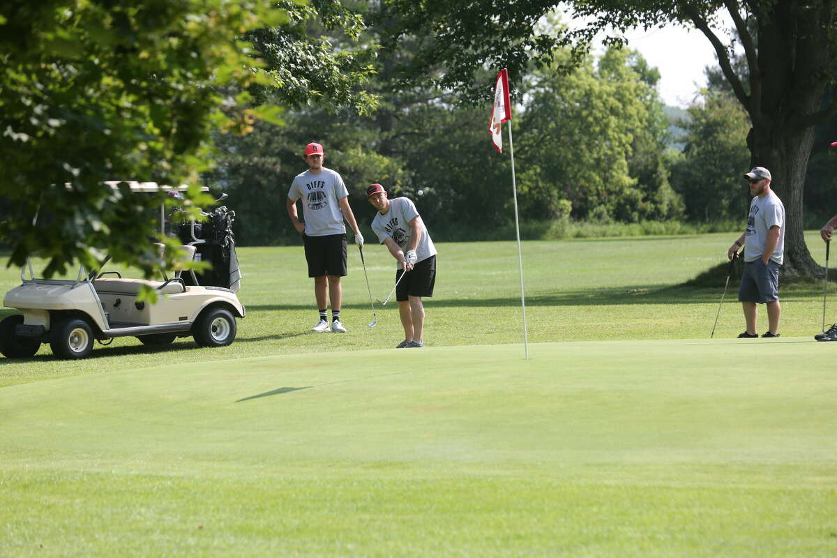 Caseville Golf Course donates to veterans with golf scramble