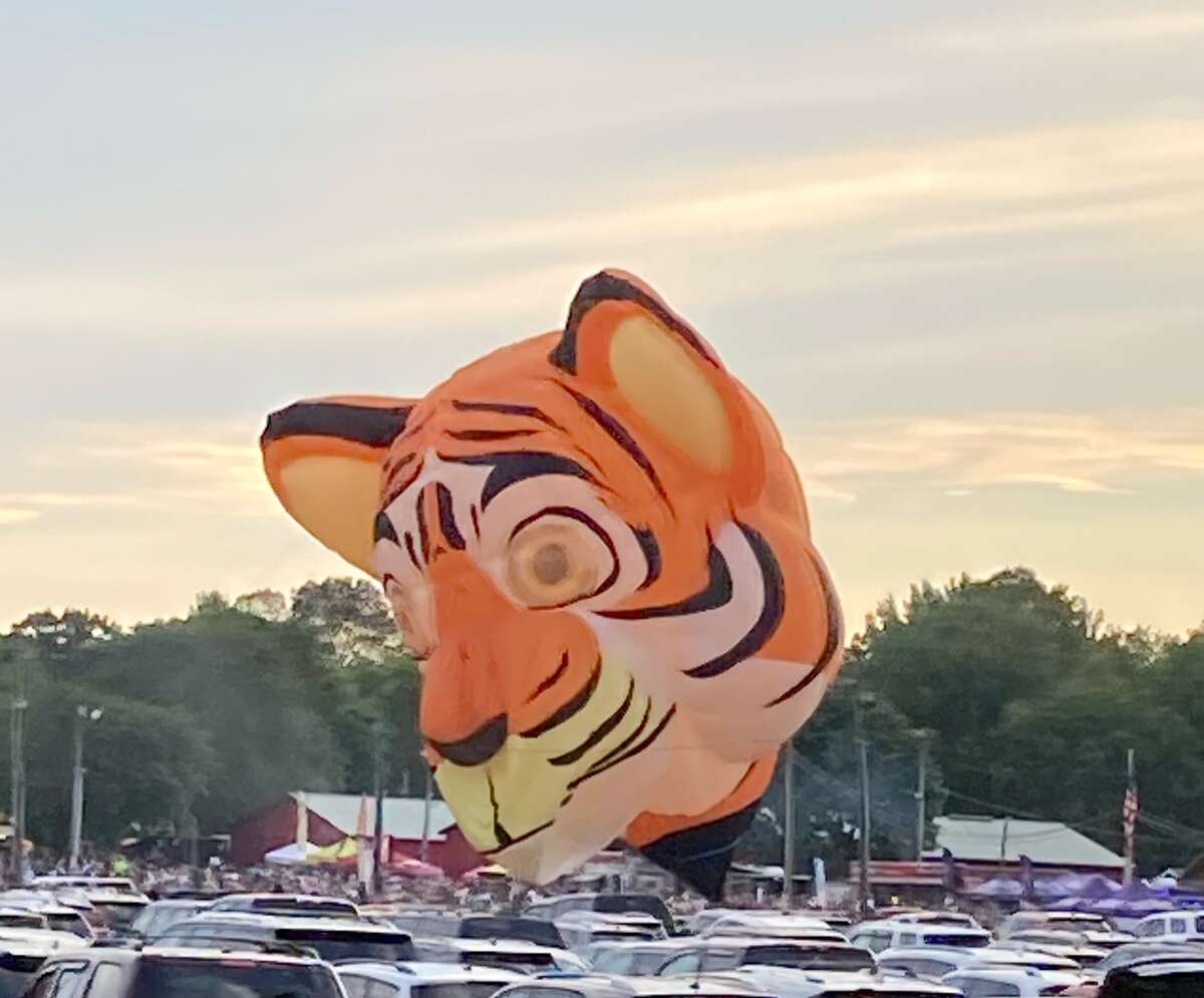 Man falls from hot air balloon at Guilford Fairgrounds, police say