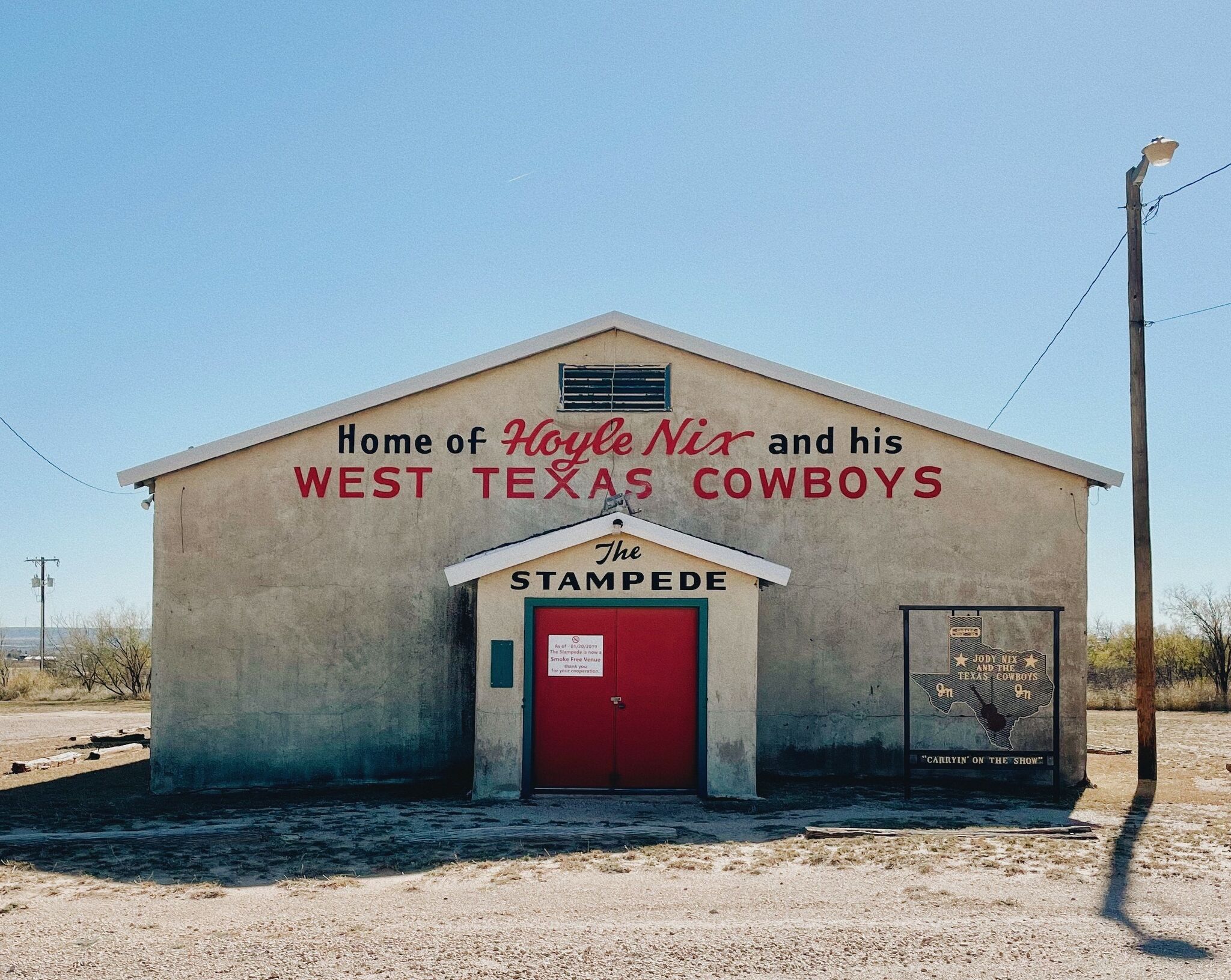 This Instagram account is documenting Texas' iconic dive bars