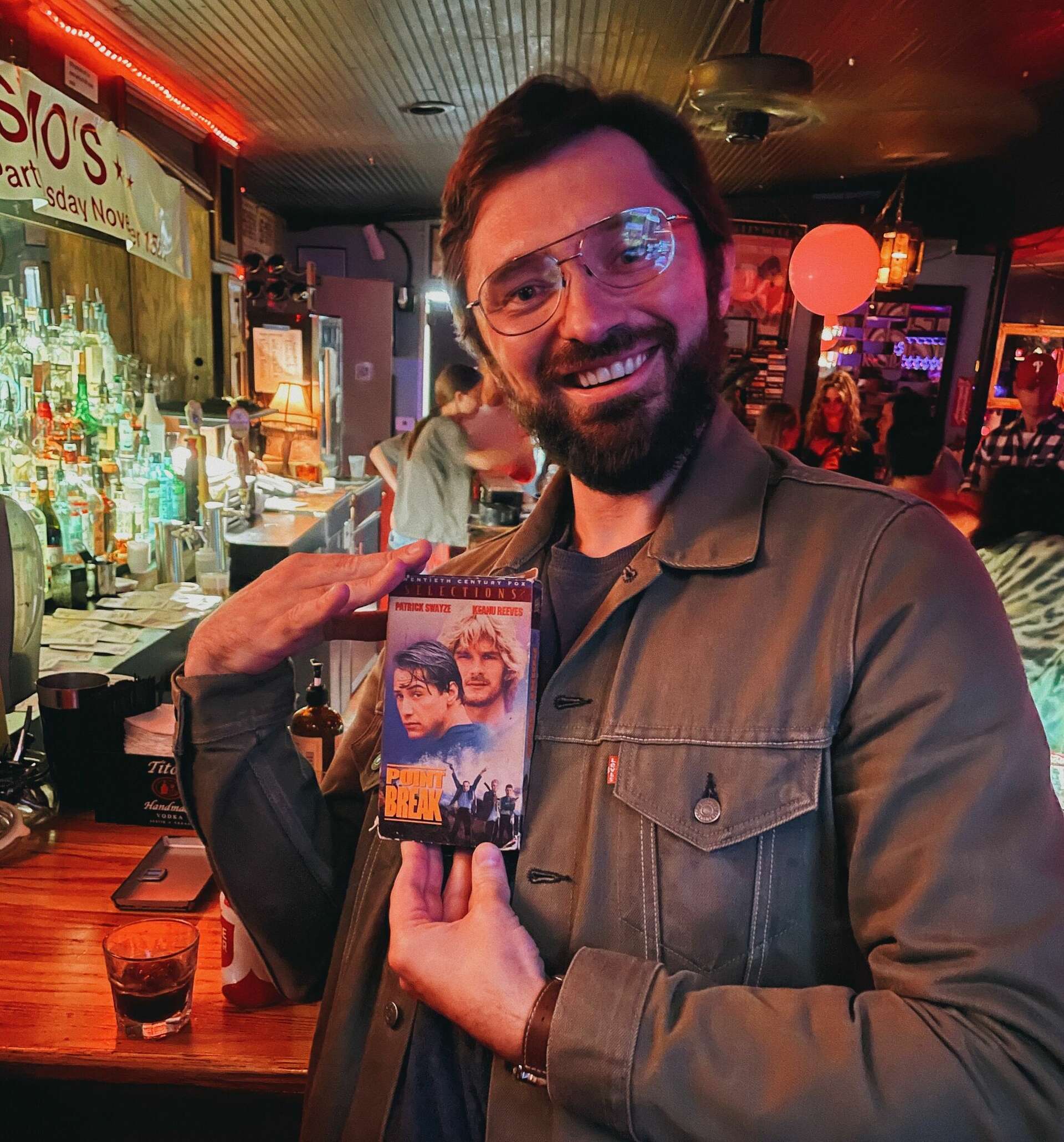 This Instagram account is documenting Texas' iconic dive bars