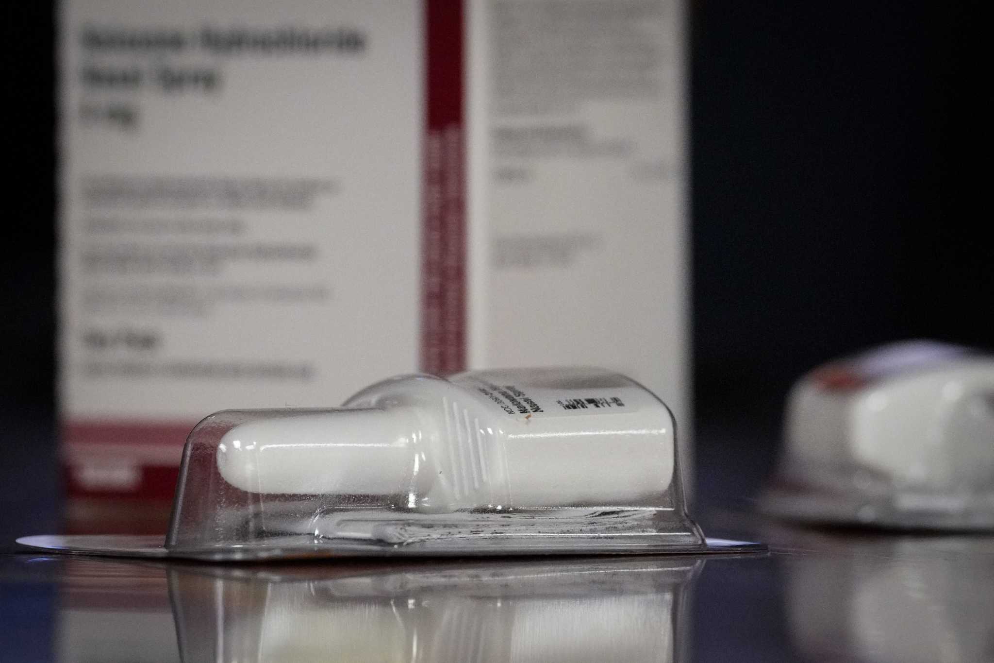 Brazeau has hat trick, Rust scores twice as Penguins rout Blackhawks 7-3