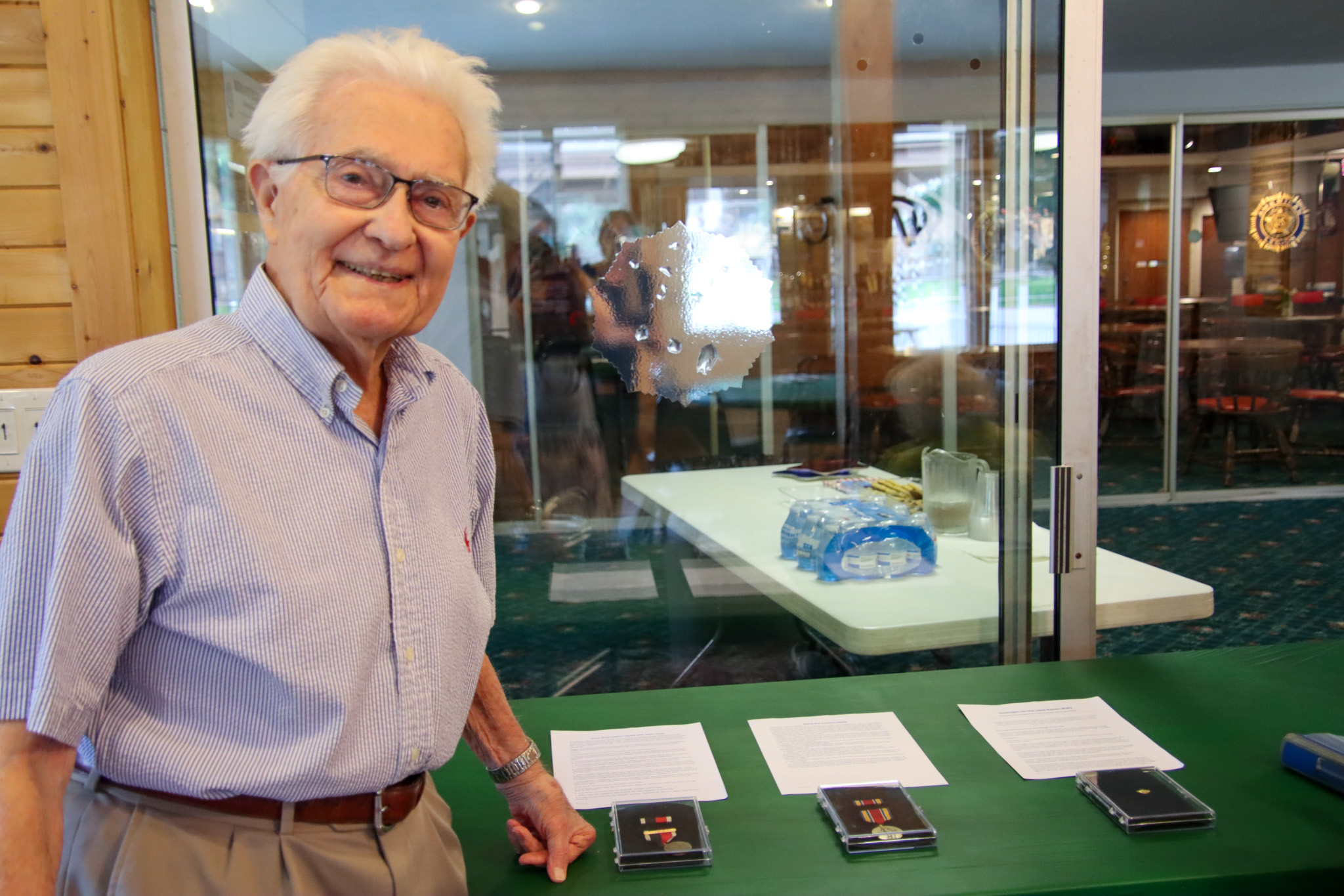 Congressman Moolenaar presents military medals to veteran