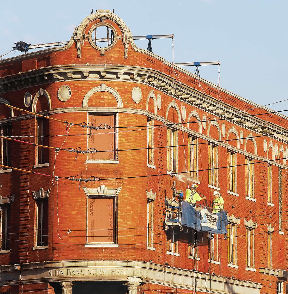 Alton's Wedge Innovation Center gets power wash
