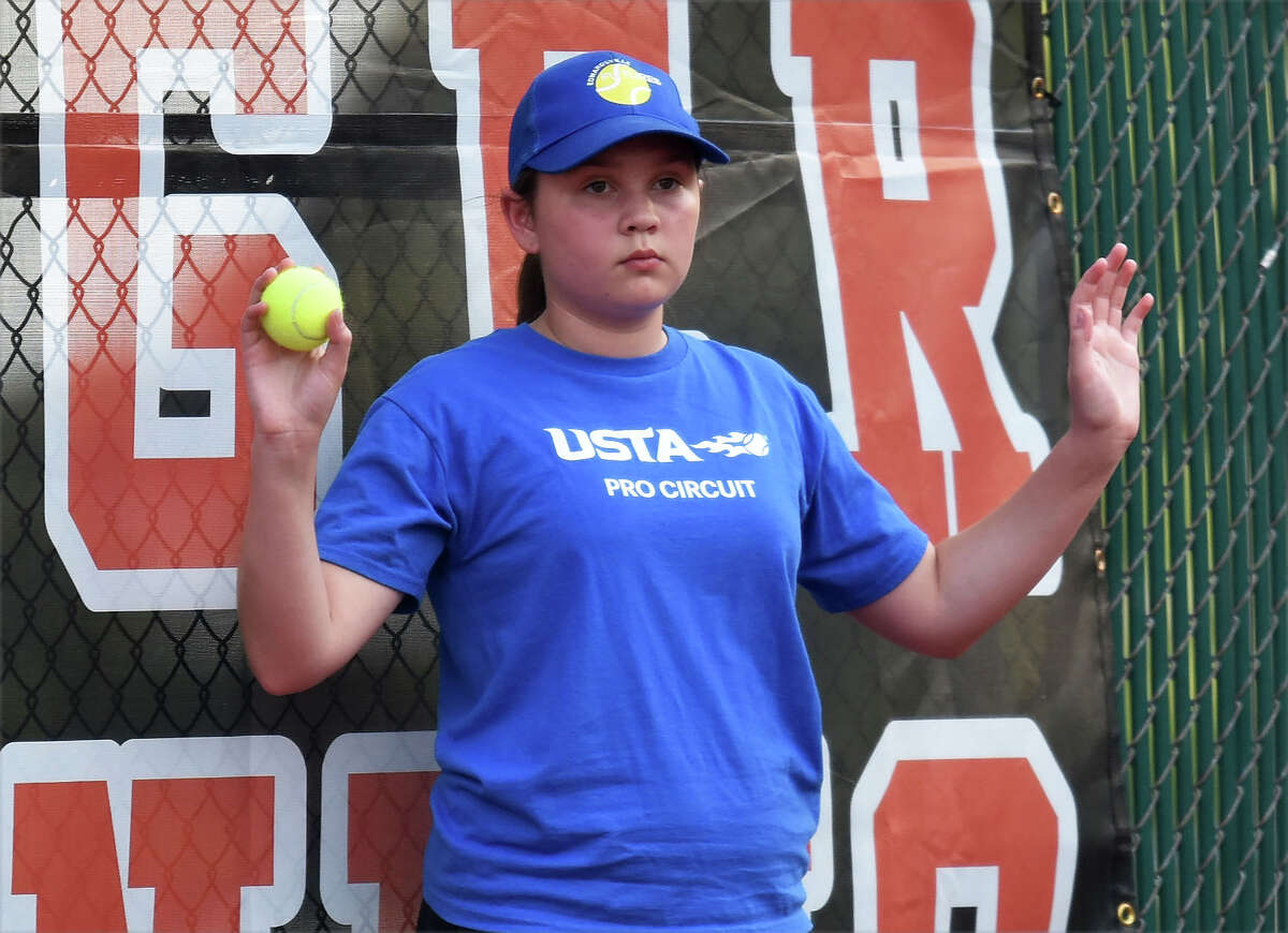 Ball kids a hit at Edwardsville Futures