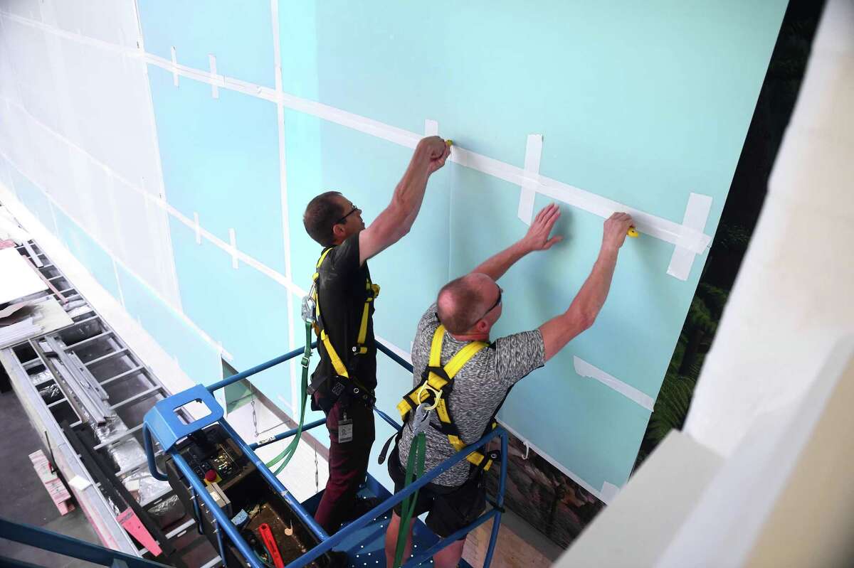 Yale Peabody's beloved Age of Reptiles mural unveiled after 3 years