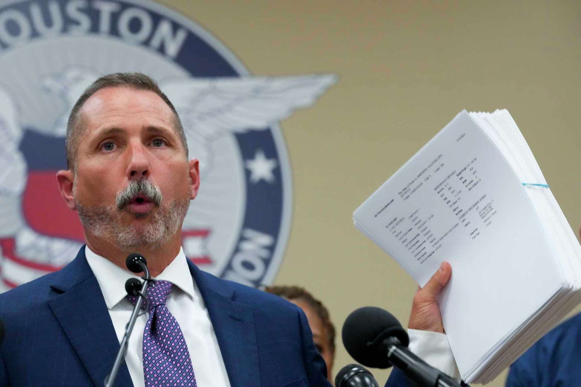 Forensics backlog leads to calls for center resignations