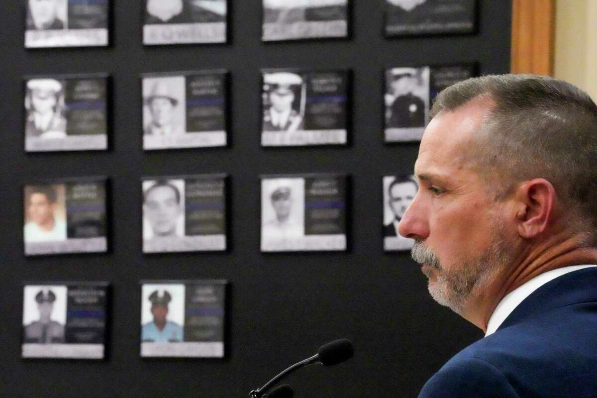 Forensics backlog leads to calls for center resignations