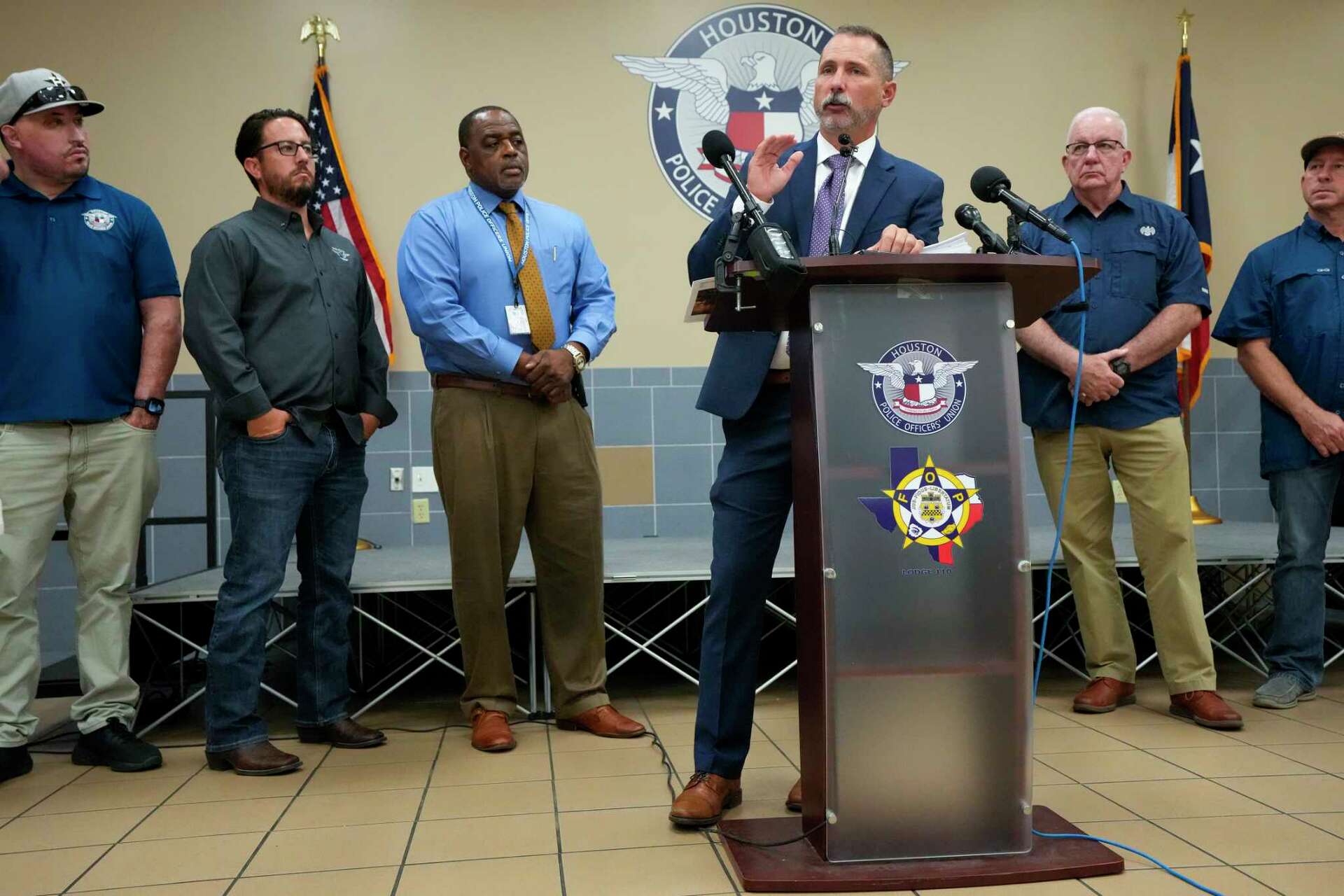 Forensics backlog leads to calls for center resignations