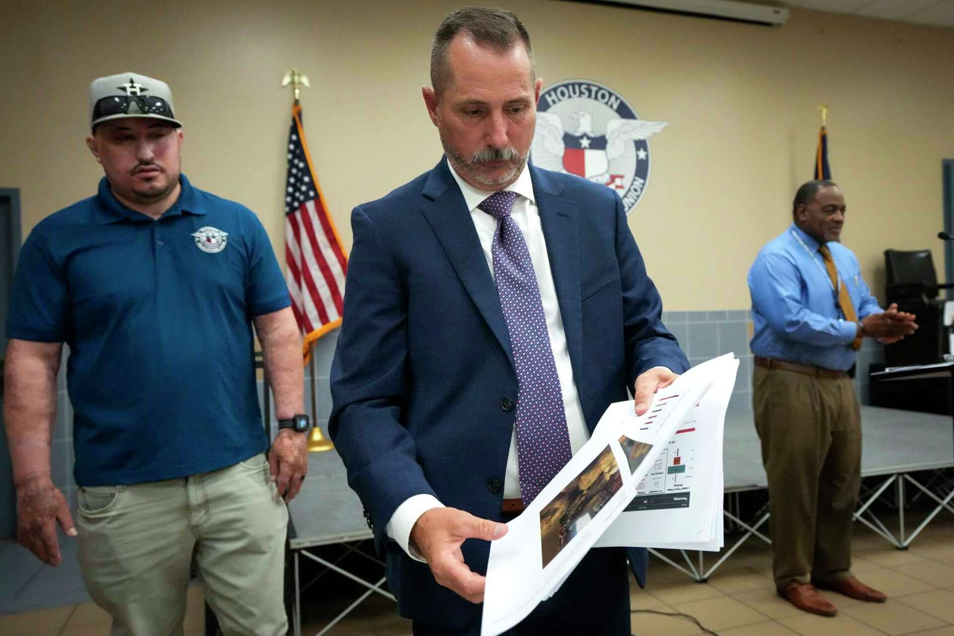 Forensics backlog leads to calls for center resignations