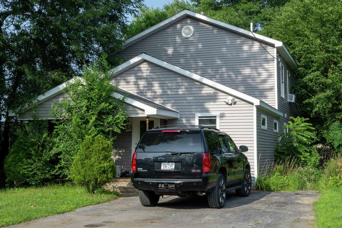 DA: Rotterdam woman's body left on bed since spring