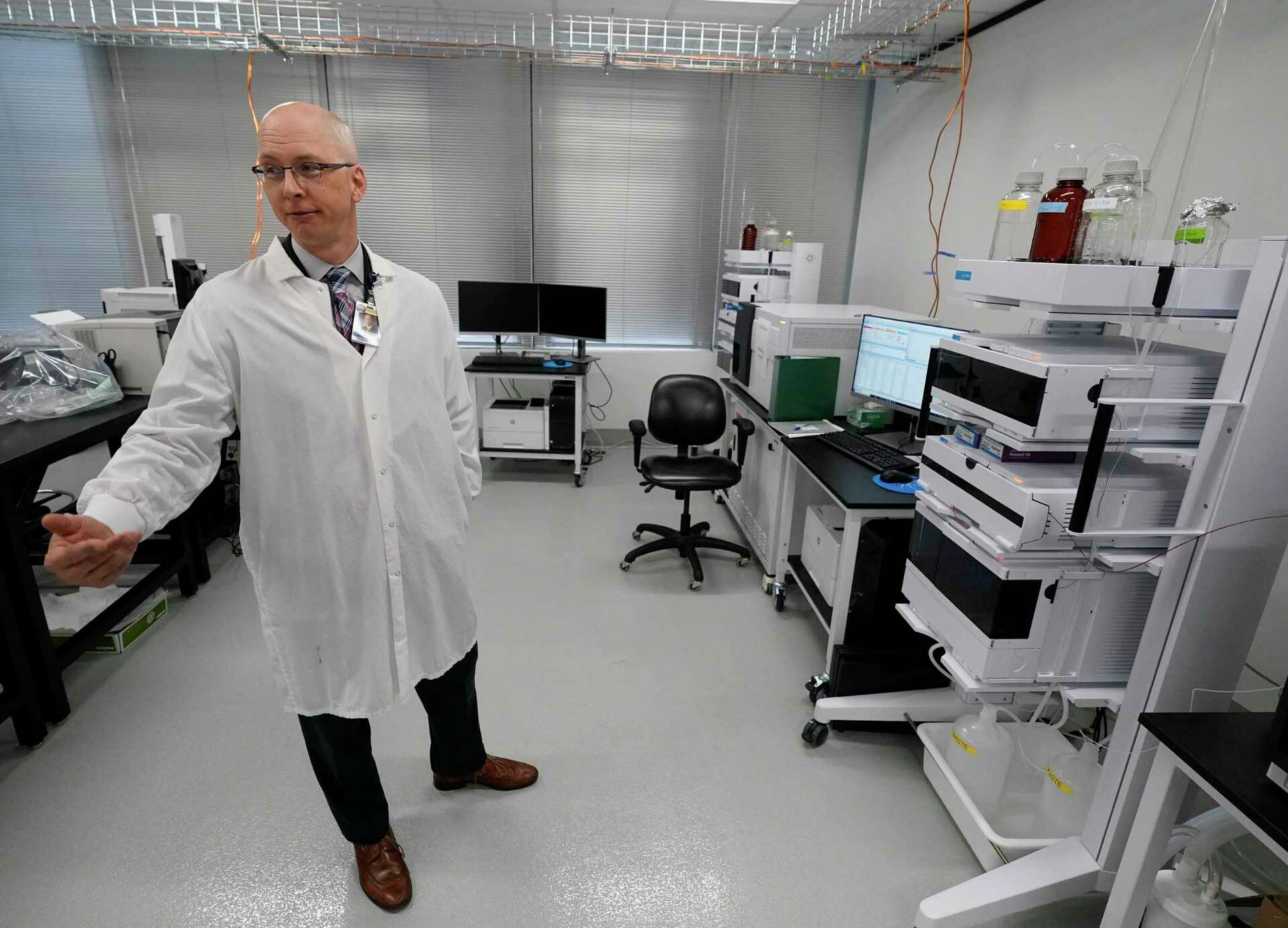 What went wrong at Houston's crime lab? Let's examine the evidence.