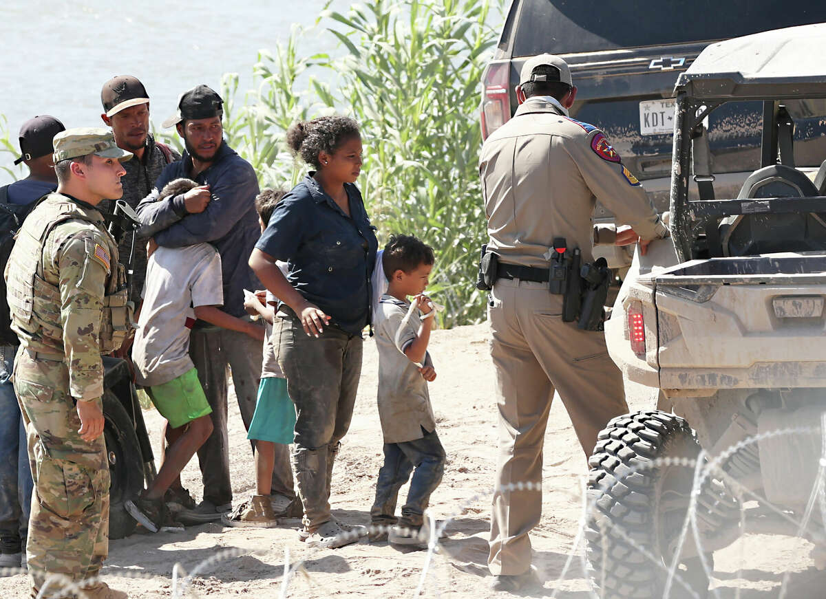 Eagle Pass scraps pact allowing for migrant arrests in border park