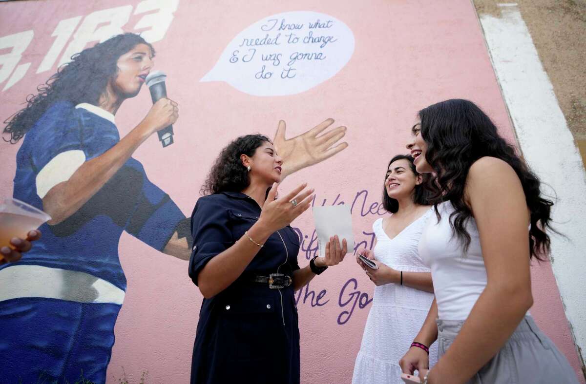 Mural of Judge Lina Hidalgo goes up in Midtown from 15-year-old artist