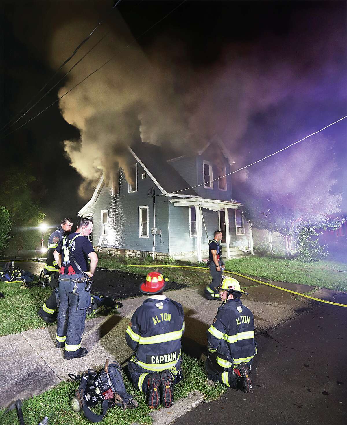 Firefighters battle heat, Alton blaze early Thursday