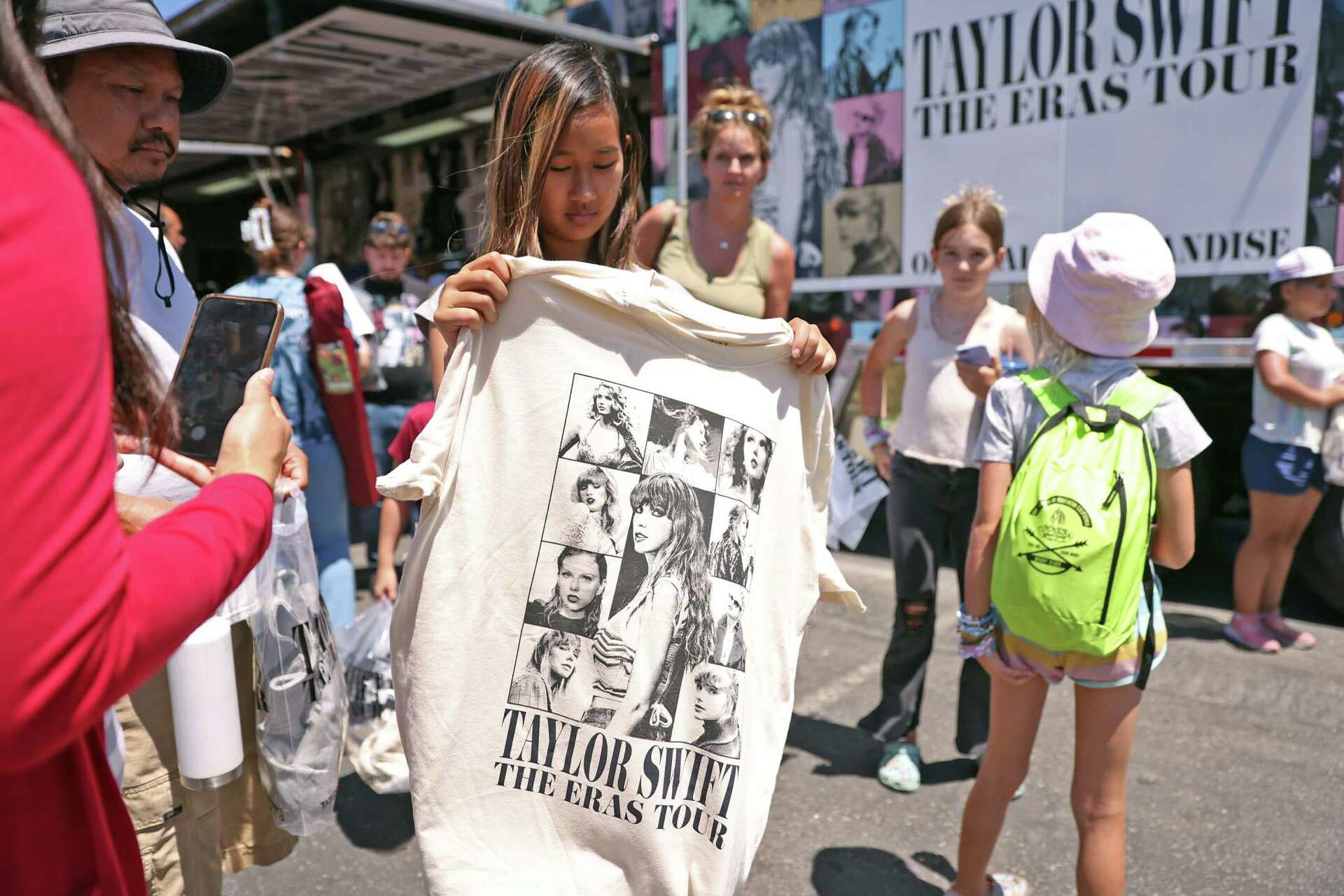 Taylor Swift Eras Tour merch: Fans wait for hours in Santa Clara