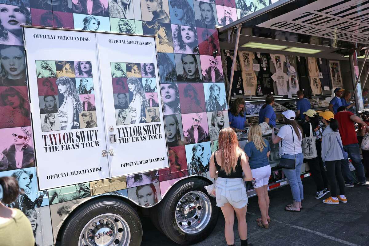 Taylor Swift Eras Tour merch: Fans wait for hours in Santa Clara