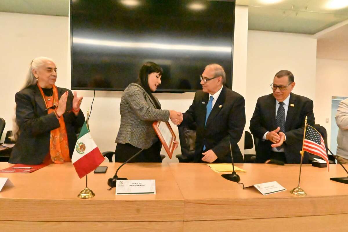 Laredo mayor Trevino honored by Mexican Legislature in Mexico City