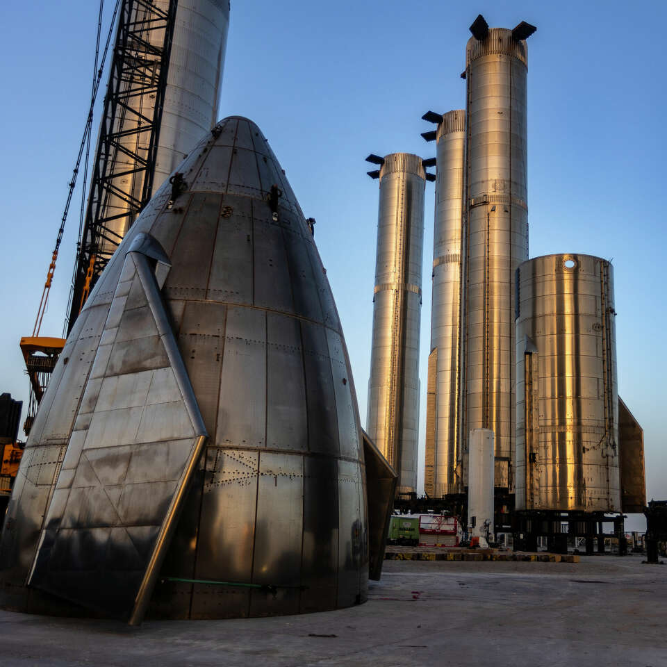 SpaceX completes static fire test of Super Heavy booster engines