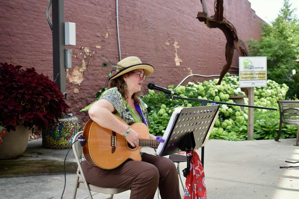 Big Rapids Pocket Park features Lisa Carol signing Joni Mitchell
